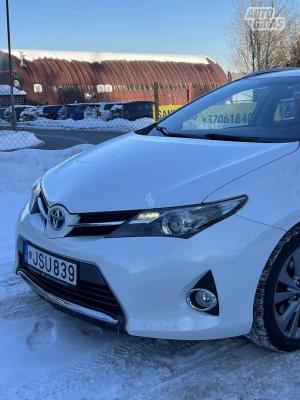 White Toyota Auris 2013 in Vilnius, with an engine capacity of 1.80 L and mileage of 271 thousand km for 8000 €, photo 2 on AUTOMOTO.COM.LV