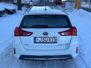 White Toyota Auris 2013 in Vilnius, with an engine capacity of 1.80 L and mileage of 271 thousand km for 8000 €, photo 4 on AUTOMOTO.COM.LV