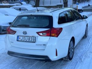 White Toyota Auris 2013 in Vilnius, with an engine capacity of 1.80 L and mileage of 271 thousand km for 8000 €, photo 5 on AUTOMOTO.COM.LV