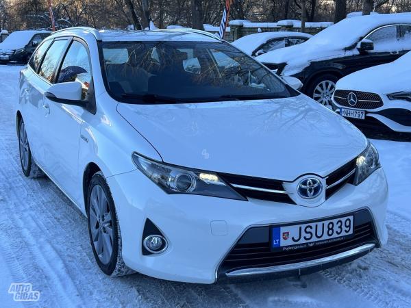 White Toyota Auris 2013 in Vilnius, with an engine capacity of 1.80 L and mileage of 271 thousand km for 8000 €, photo 6 on AUTOMOTO.COM.LV
