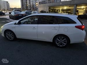 White Toyota Auris 2013 in Vilnius, with an engine capacity of 1.80 L and mileage of 209 thousand km for 9350 €, photo 3 on AUTOMOTO.COM.LV