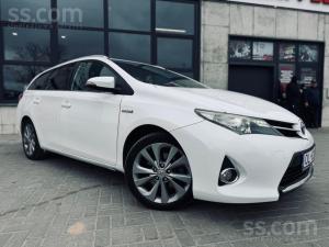 Balts Toyota Auris 2013 Cēsis, ar dzinēja tilpumu 1.80 L un nobraukumu 0 tūkst. km par 7950 €, foto 3 vietnē AUTOMOTO.COM.LV