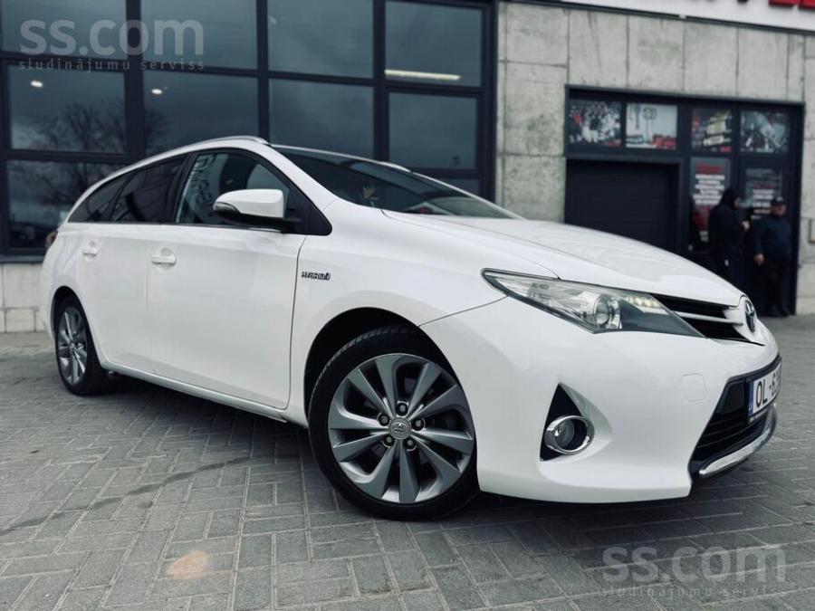 Balts Toyota Auris 2013 Cēsis, ar dzinēja tilpumu 1.80 L un nobraukumu 0 tūkst. km par 7950 €, foto 3 vietnē AUTOMOTO.COM.LV