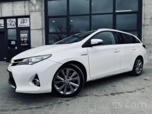 Balts Toyota Auris 2013 Cēsis, ar dzinēja tilpumu 1.80 L un nobraukumu 0 tūkst. km par 7950 €, foto 5 vietnē AUTOMOTO.COM.LV