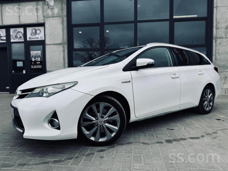 Balts Toyota Auris 2013 Cēsis, ar dzinēja tilpumu 1.80 L un nobraukumu 0 tūkst. km par 7950 €, foto 5 vietnē AUTOMOTO.COM.LV