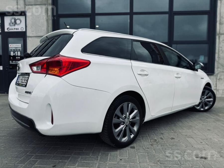 Balts Toyota Auris 2013 Cēsis, ar dzinēja tilpumu 1.80 L un nobraukumu 0 tūkst. km par 7950 €, foto 7 vietnē AUTOMOTO.COM.LV