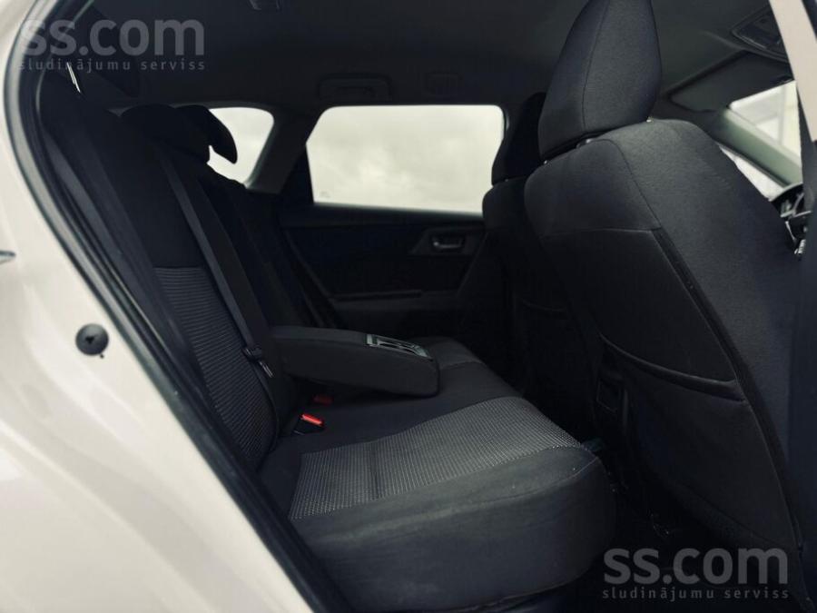 Balts Toyota Auris 2013 Cēsis, ar dzinēja tilpumu 1.80 L un nobraukumu 0 tūkst. km par 7950 €, foto 12 vietnē AUTOMOTO.COM.LV