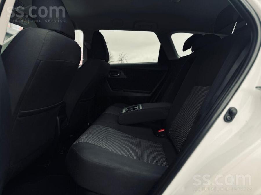 Balts Toyota Auris 2013 Cēsis, ar dzinēja tilpumu 1.80 L un nobraukumu 0 tūkst. km par 7950 €, foto 13 vietnē AUTOMOTO.COM.LV