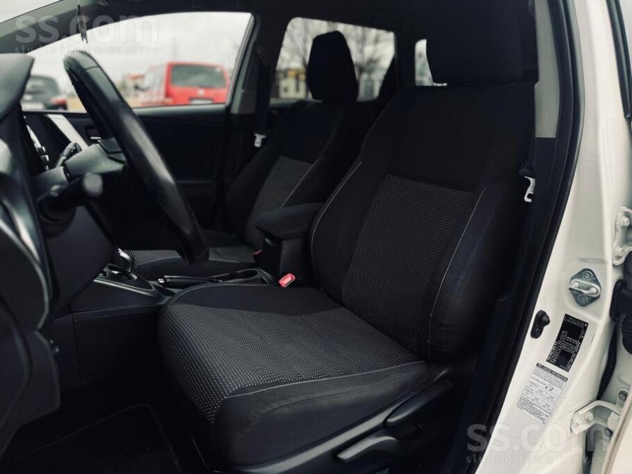 Balts Toyota Auris 2013 Cēsis, ar dzinēja tilpumu 1.80 L un nobraukumu 0 tūkst. km par 7950 €, foto 15 vietnē AUTOMOTO.COM.LV