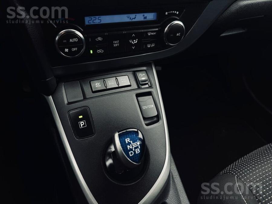 Balts Toyota Auris 2013 Cēsis, ar dzinēja tilpumu 1.80 L un nobraukumu 0 tūkst. km par 7950 €, foto 20 vietnē AUTOMOTO.COM.LV