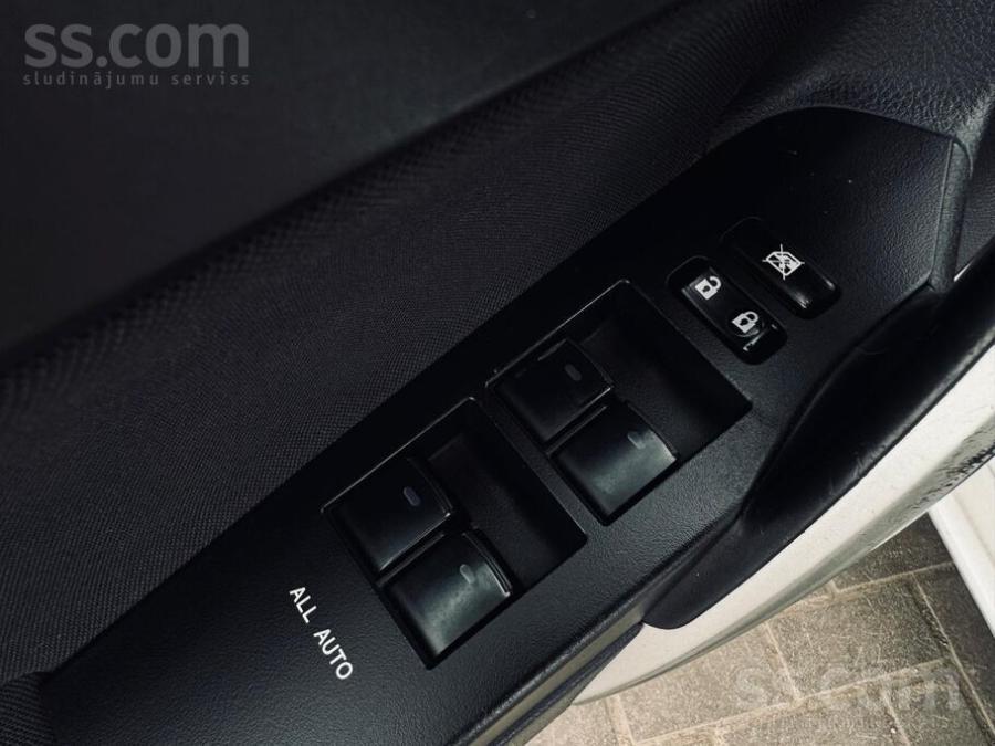 Balts Toyota Auris 2013 Cēsis, ar dzinēja tilpumu 1.80 L un nobraukumu 0 tūkst. km par 7950 €, foto 22 vietnē AUTOMOTO.COM.LV