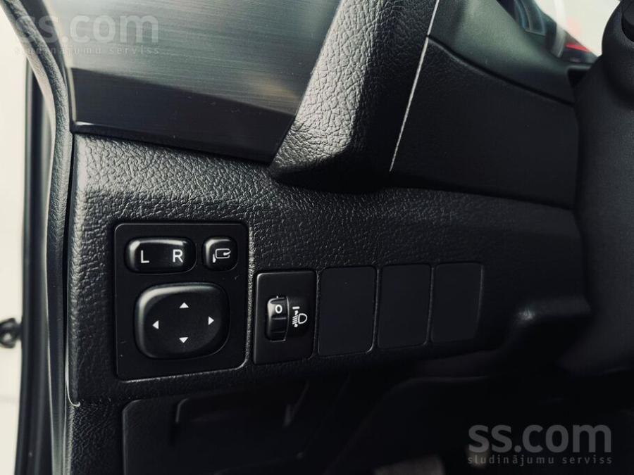 Balts Toyota Auris 2013 Cēsis, ar dzinēja tilpumu 1.80 L un nobraukumu 0 tūkst. km par 7950 €, foto 25 vietnē AUTOMOTO.COM.LV