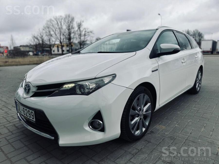 Balts Toyota Auris 2013 Cēsis, ar dzinēja tilpumu 1.80 L un nobraukumu 0 tūkst. km par 7950 €, foto 30 vietnē AUTOMOTO.COM.LV