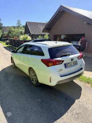 Balts Toyota Auris 2013 Viļņa, ar dzinēja tilpumu 1.80 L un nobraukumu 196 tūkst. km par 6800 €, foto 4 vietnē AUTOMOTO.COM.LV