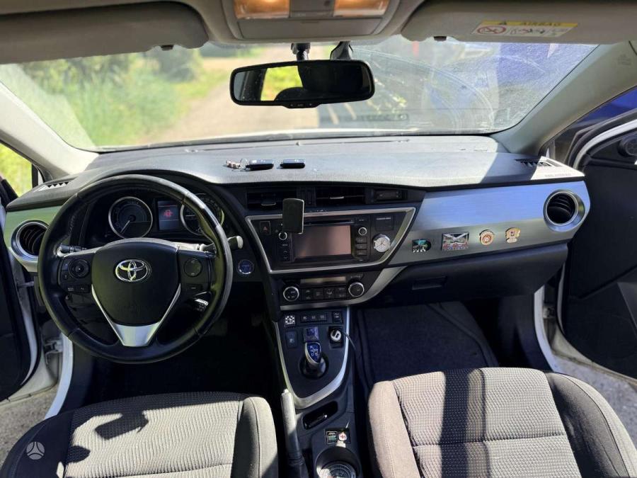 Balts Toyota Auris 2013 Viļņa, ar dzinēja tilpumu 1.80 L un nobraukumu 196 tūkst. km par 6800 €, foto 6 vietnē AUTOMOTO.COM.LV