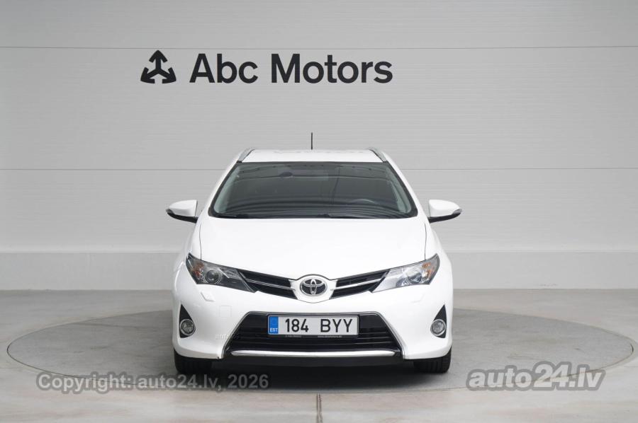 Balts Toyota Auris 2013 Tallina, ar dzinēja tilpumu 1.60 L un nobraukumu 179 tūkst. km par 7490 €, foto 3 vietnē AUTOMOTO.COM.LV