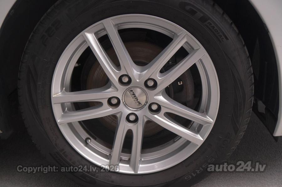 Balts Toyota Auris 2013 Tallina, ar dzinēja tilpumu 1.60 L un nobraukumu 179 tūkst. km par 7490 €, foto 18 vietnē AUTOMOTO.COM.LV