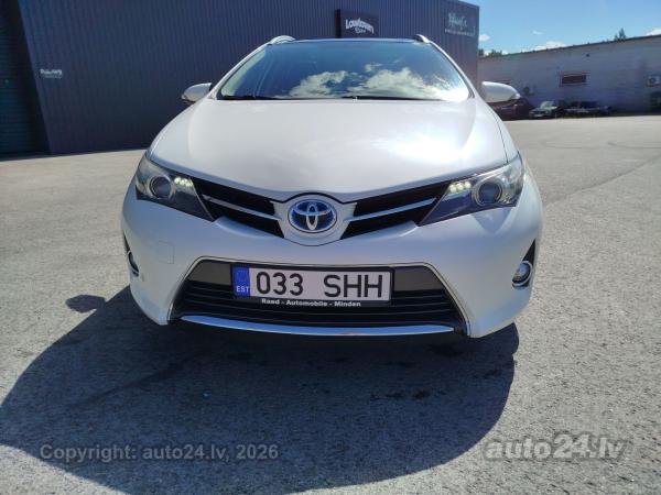 Balts Toyota Auris 2013 Tallina, ar dzinēja tilpumu 1.80 L un nobraukumu 291 tūkst. km par 6500 €, foto 1 vietnē AUTOMOTO.COM.LV