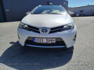 White Toyota Auris 2013 in Tallinn, with an engine capacity of 1.80 L and mileage of 291 thousand km for 6500 €, photo  on AUTOMOTO.COM.LV