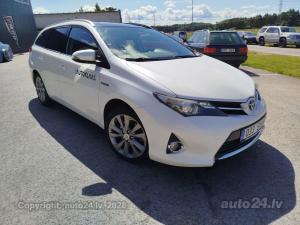 White Toyota Auris 2013 in Tallinn, with an engine capacity of 1.80 L and mileage of 291 thousand km for 6500 €, photo 4 on AUTOMOTO.COM.LV
