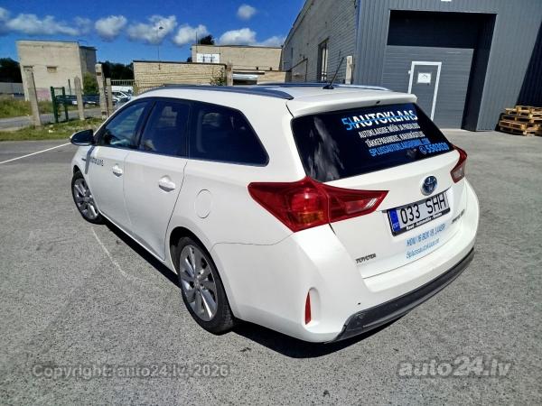 Balts Toyota Auris 2013 Tallina, ar dzinēja tilpumu 1.80 L un nobraukumu 291 tūkst. km par 6500 €, foto 4 vietnē AUTOMOTO.COM.LV