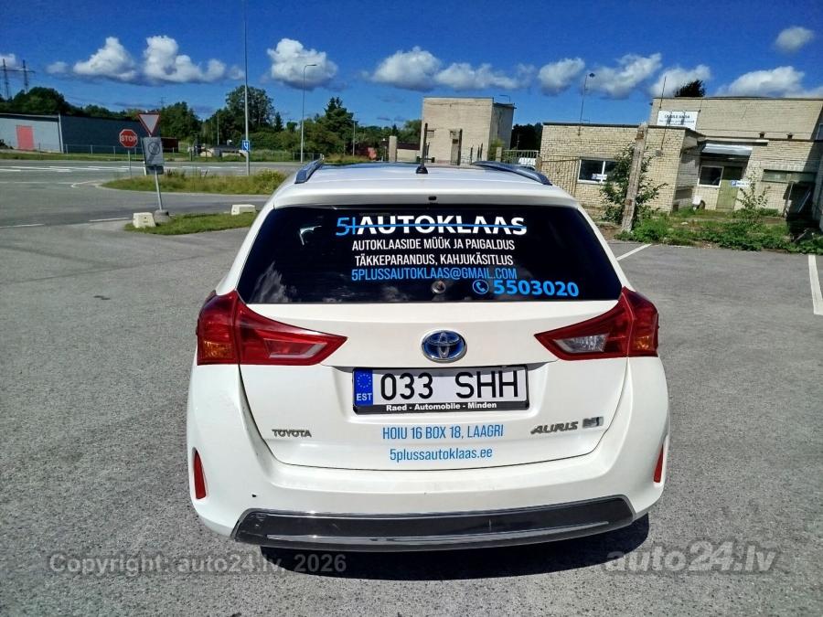 White Toyota Auris 2013 in Tallinn, with an engine capacity of 1.80 L and mileage of 291 thousand km for 6500 €, photo 7 on AUTOMOTO.COM.LV