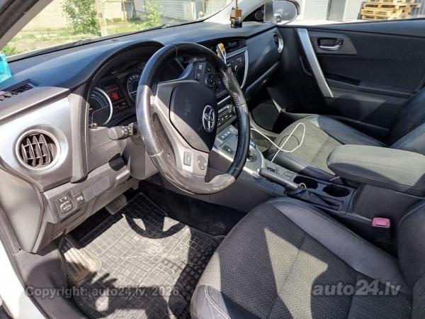 Balts Toyota Auris 2013 Tallina, ar dzinēja tilpumu 1.80 L un nobraukumu 291 tūkst. km par 6500 €, foto 8 vietnē AUTOMOTO.COM.LV