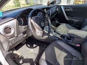 White Toyota Auris 2013 in Tallinn, with an engine capacity of 1.80 L and mileage of 291 thousand km for 6500 €, photo 9 on AUTOMOTO.COM.LV