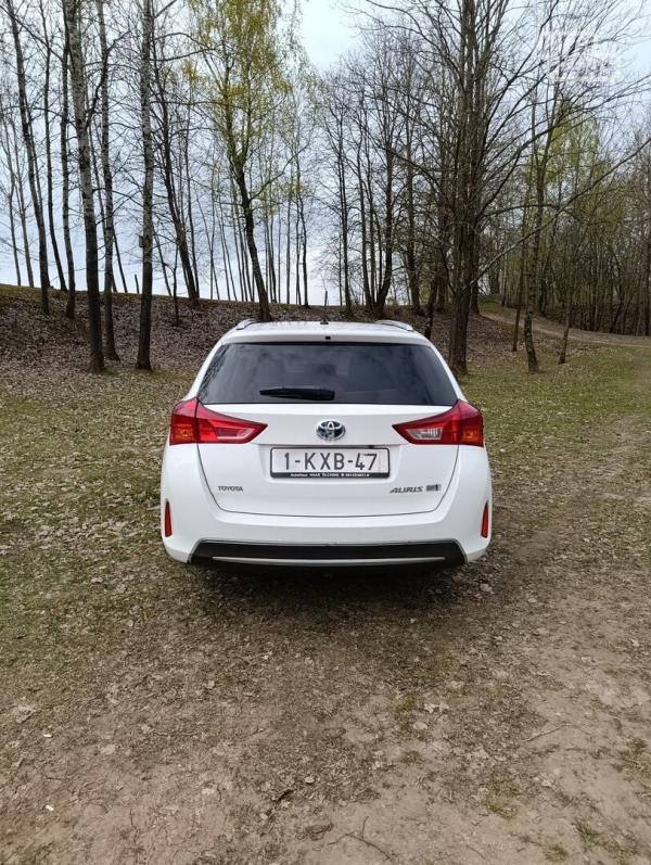 Balts Toyota Auris 2013 Kauņa, ar dzinēja tilpumu 1.80 L un nobraukumu 241 tūkst. km par 7300 €, foto 4 vietnē AUTOMOTO.COM.LV
