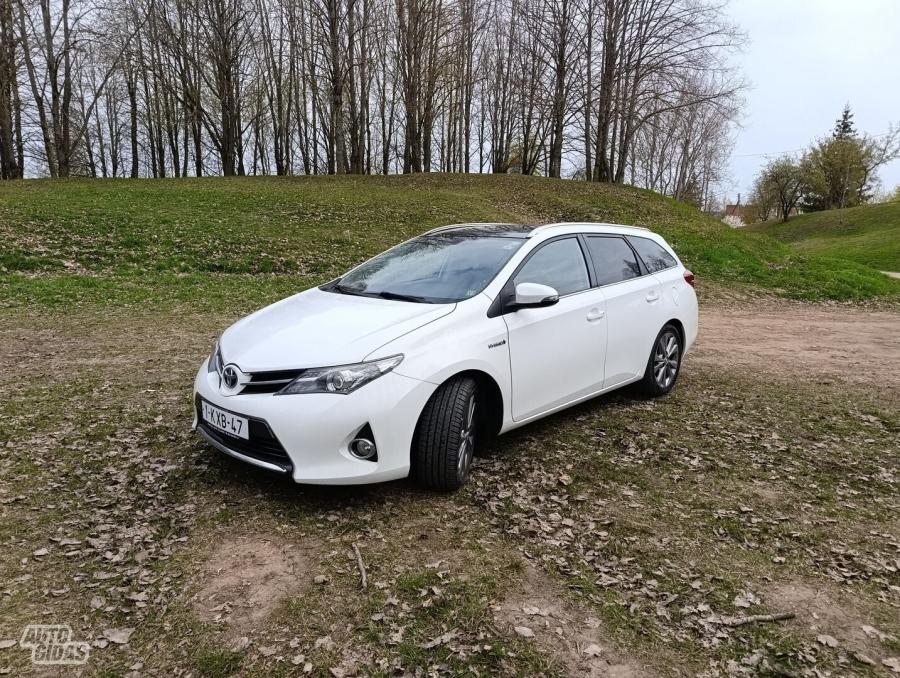 Balts Toyota Auris 2013 Kauņa, ar dzinēja tilpumu 1.80 L un nobraukumu 241 tūkst. km par 7300 €, foto 1 vietnē AUTOMOTO.COM.LV