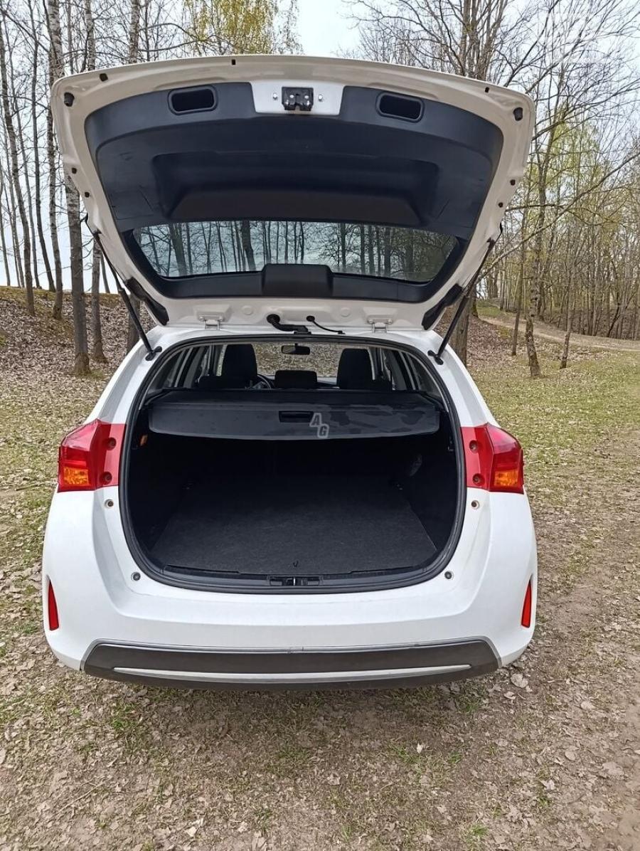 Balts Toyota Auris 2013 Kauņa, ar dzinēja tilpumu 1.80 L un nobraukumu 241 tūkst. km par 7300 €, foto 7 vietnē AUTOMOTO.COM.LV