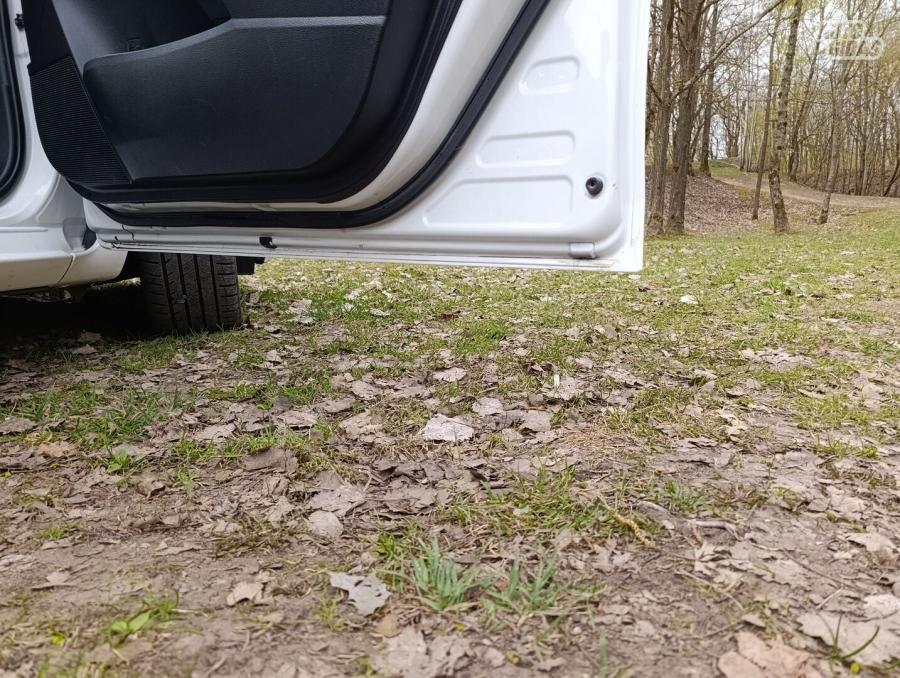 Balts Toyota Auris 2013 Kauņa, ar dzinēja tilpumu 1.80 L un nobraukumu 241 tūkst. km par 7300 €, foto 17 vietnē AUTOMOTO.COM.LV