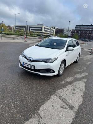 Balts Toyota Auris 2013 Viļņa, ar dzinēja tilpumu 1.80 L un nobraukumu 150 tūkst. km par 7749 €, foto  vietnē AUTOMOTO.COM.LV