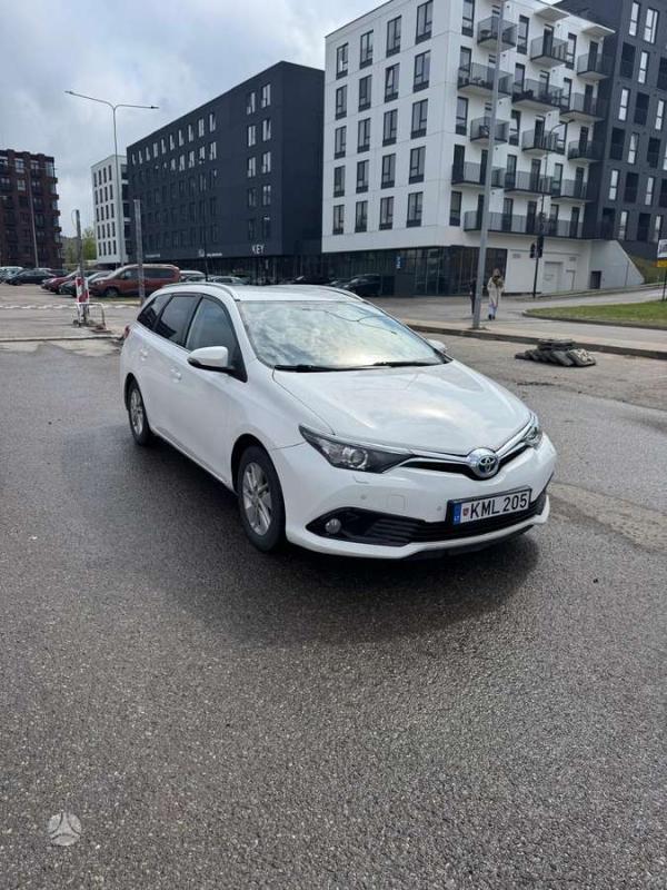 Balts Toyota Auris 2013 Viļņa, ar dzinēja tilpumu 1.80 L un nobraukumu 150 tūkst. km par 7749 €, foto 2 vietnē AUTOMOTO.COM.LV