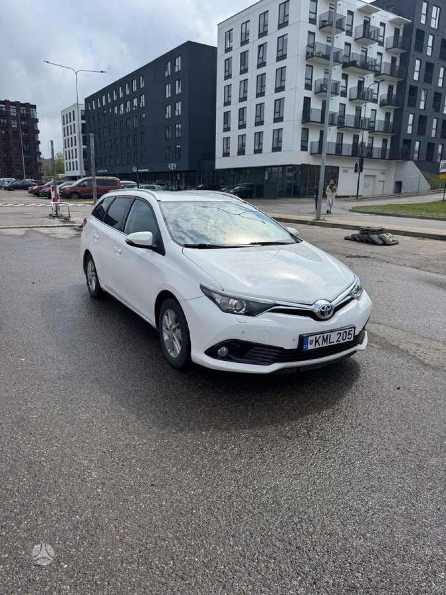 Balts Toyota Auris 2013 Viļņa, ar dzinēja tilpumu 1.80 L un nobraukumu 150 tūkst. km par 7749 €, foto 3 vietnē AUTOMOTO.COM.LV