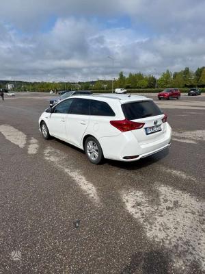 Balts Toyota Auris 2013 Viļņa, ar dzinēja tilpumu 1.80 L un nobraukumu 150 tūkst. km par 7749 €, foto 4 vietnē AUTOMOTO.COM.LV