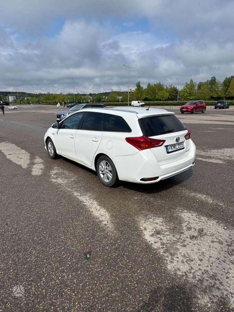 Balts Toyota Auris 2013 Viļņa, ar dzinēja tilpumu 1.80 L un nobraukumu 150 tūkst. km par 7749 €, foto 4 vietnē AUTOMOTO.COM.LV