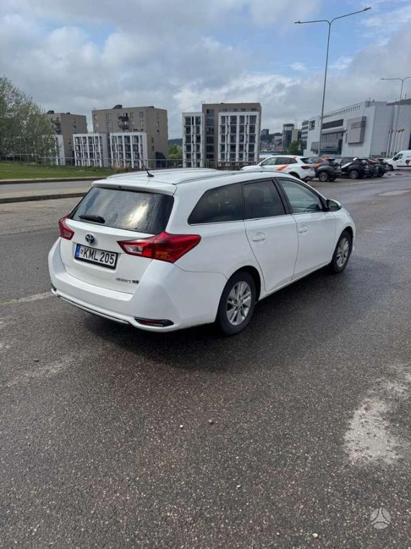 Balts Toyota Auris 2013 Viļņa, ar dzinēja tilpumu 1.80 L un nobraukumu 150 tūkst. km par 7749 €, foto 4 vietnē AUTOMOTO.COM.LV