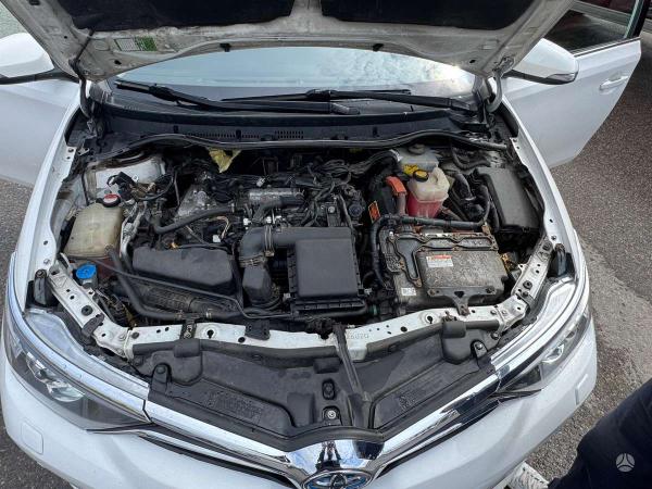 Balts Toyota Auris 2013 Viļņa, ar dzinēja tilpumu 1.80 L un nobraukumu 150 tūkst. km par 7749 €, foto 5 vietnē AUTOMOTO.COM.LV