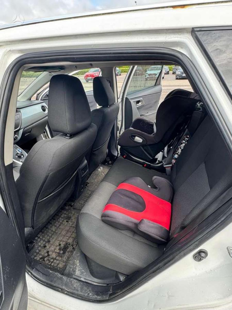 Balts Toyota Auris 2013 Viļņa, ar dzinēja tilpumu 1.80 L un nobraukumu 150 tūkst. km par 7749 €, foto 8 vietnē AUTOMOTO.COM.LV
