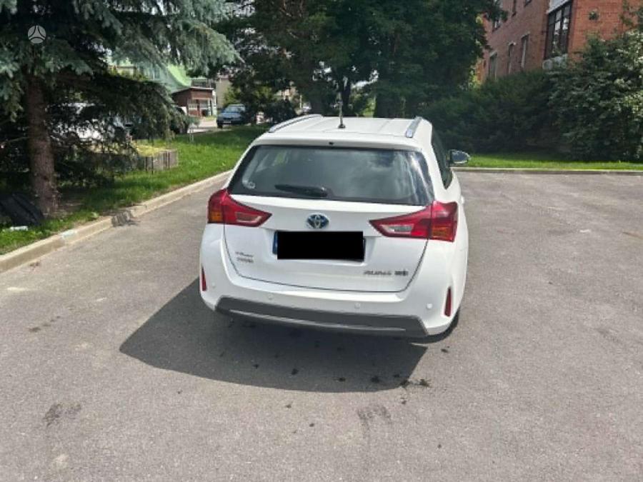White Toyota Auris 2013 in Kaunas, with an engine capacity of 1.80 L and mileage of 360 thousand km for 6450 €, photo 7 on AUTOMOTO.COM.LV