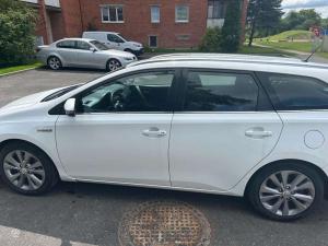White Toyota Auris 2013 in Kaunas, with an engine capacity of 1.80 L and mileage of 360 thousand km for 6450 €, photo 9 on AUTOMOTO.COM.LV