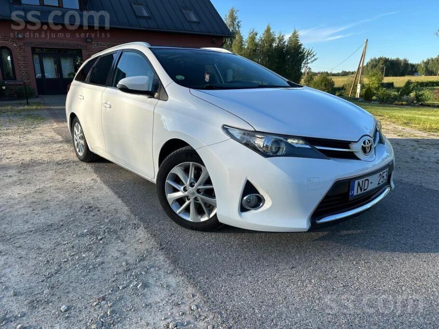 Balts Toyota Auris 2013 Bauska, ar dzinēja tilpumu 2.00 L un nobraukumu 345 tūkst. km par 5899 €, foto 1 vietnē AUTOMOTO.COM.LV