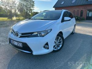 Balts Toyota Auris 2013 Bauska, ar dzinēja tilpumu 2.00 L un nobraukumu 345 tūkst. km par 5899 €, foto 4 vietnē AUTOMOTO.COM.LV