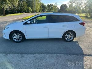 Balts Toyota Auris 2013 Bauska, ar dzinēja tilpumu 2.00 L un nobraukumu 345 tūkst. km par 5899 €, foto 5 vietnē AUTOMOTO.COM.LV
