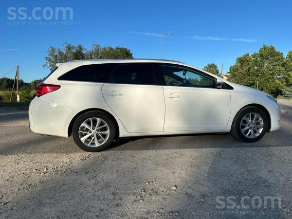Balts Toyota Auris 2013 Bauska, ar dzinēja tilpumu 2.00 L un nobraukumu 345 tūkst. km par 5899 €, foto 6 vietnē AUTOMOTO.COM.LV