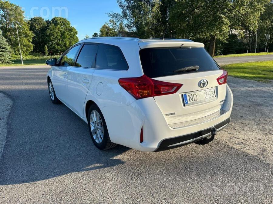 Balts Toyota Auris 2013 Bauska, ar dzinēja tilpumu 2.00 L un nobraukumu 345 tūkst. km par 5899 €, foto 9 vietnē AUTOMOTO.COM.LV