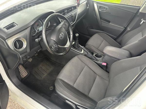 Balts Toyota Auris 2013 Bauska, ar dzinēja tilpumu 2.00 L un nobraukumu 345 tūkst. km par 5899 €, foto 10 vietnē AUTOMOTO.COM.LV