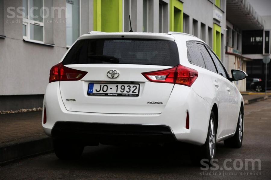 White Toyota Auris 2014 in Riga, with an engine capacity of 1.40 L and mileage of 0 thousand km for 5495 €, photo 6 on AUTOMOTO.COM.LV