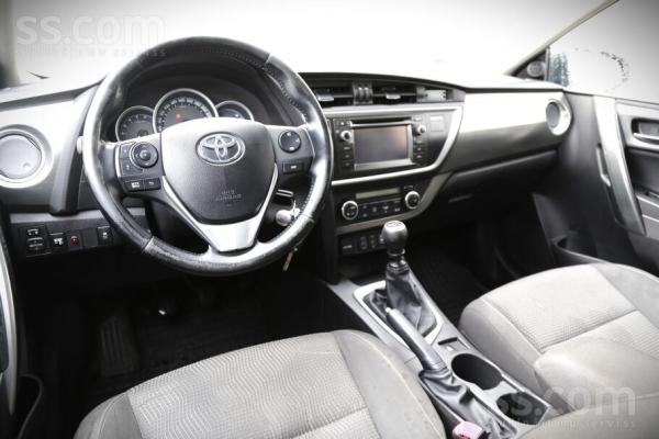 White Toyota Auris 2014 in Riga, with an engine capacity of 1.40 L and mileage of 0 thousand km for 5495 €, photo 8 on AUTOMOTO.COM.LV